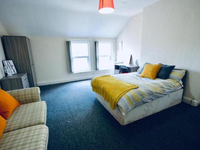 8 bedroom house for rent in Arundel Avenue, Liverpool, L17