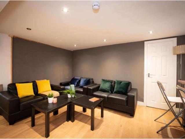 8 bedroom house for rent in Estcourt Terrace, Leeds, LS6
