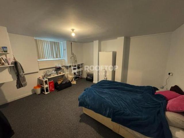 8 bedroom house for rent in Hyde Park Terrace, Leeds, LS6