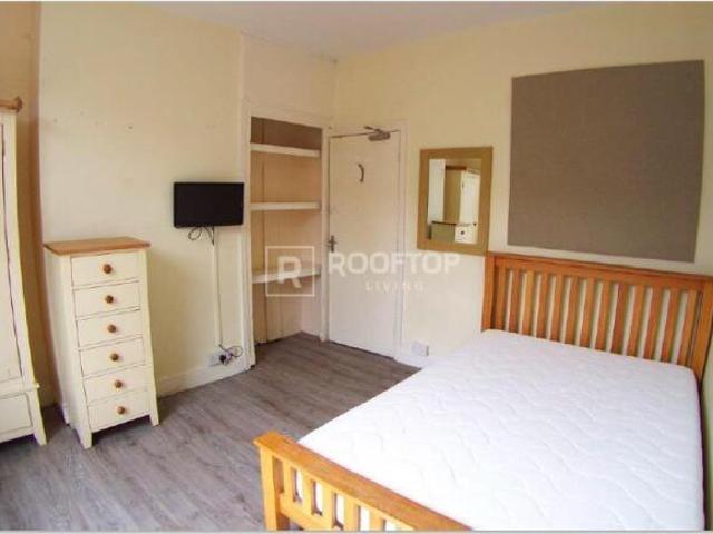 8 bedroom house for rent in Queens Road, Leeds, LS6