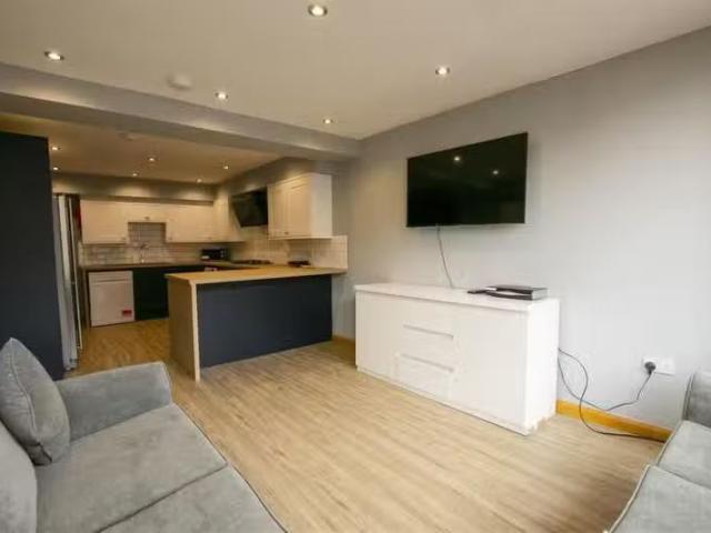 8 bedroom house for rent in Raddlebarn Road, Birmingham, West.