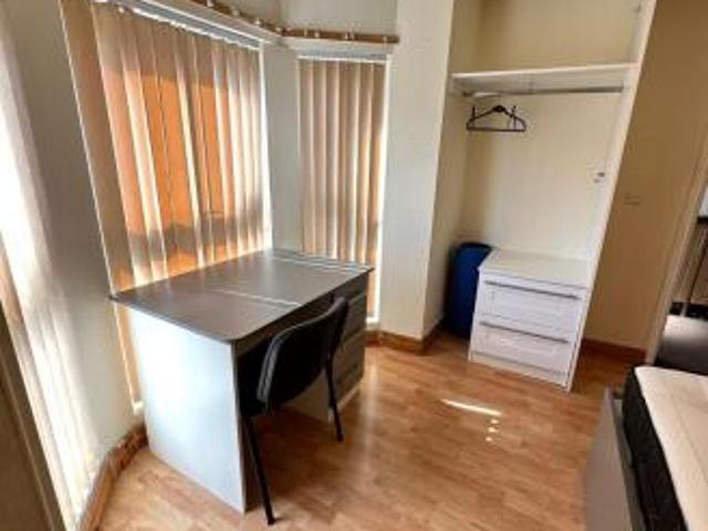 5 bedroom house for rent in Talbot Road, M14