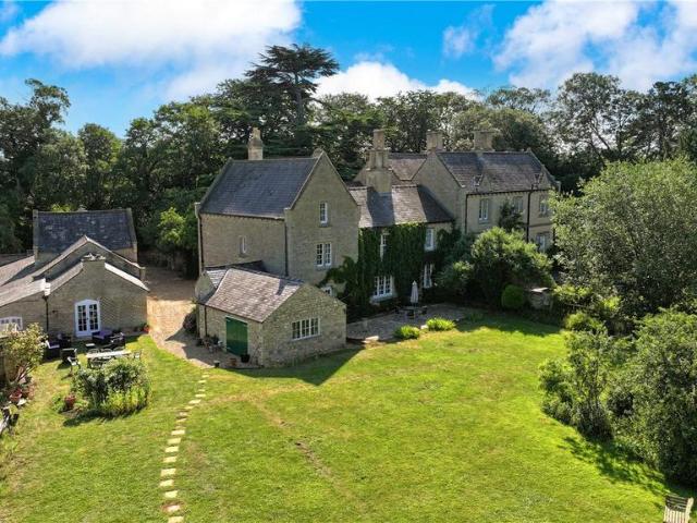 8 bedroom house for sale