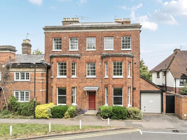 8 bedroom house for sale