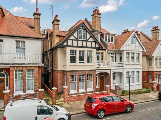 8 bedroom house for sale