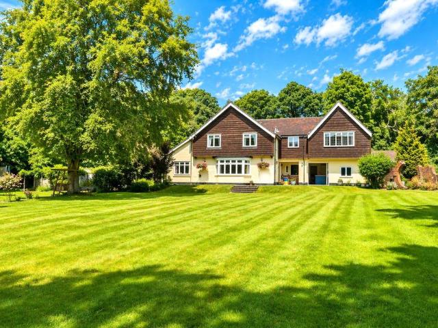 8 bedroom house for sale