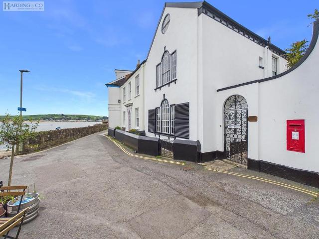 8 bedroom house for sale