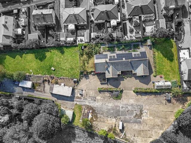8 bedroom house for sale