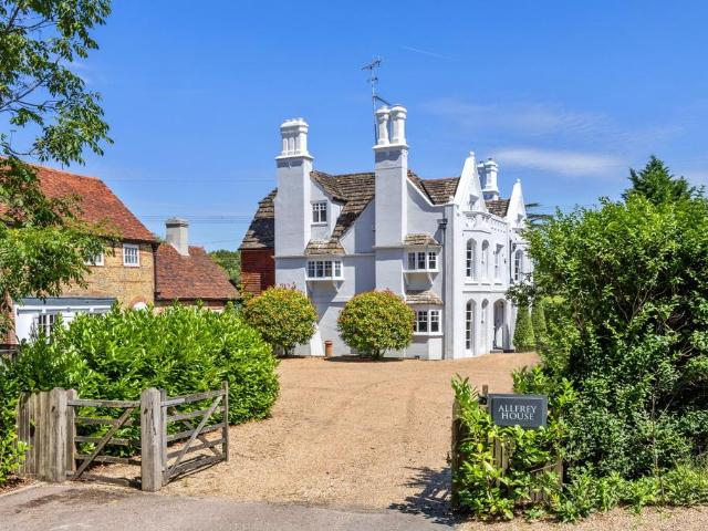 8 bedroom house for sale