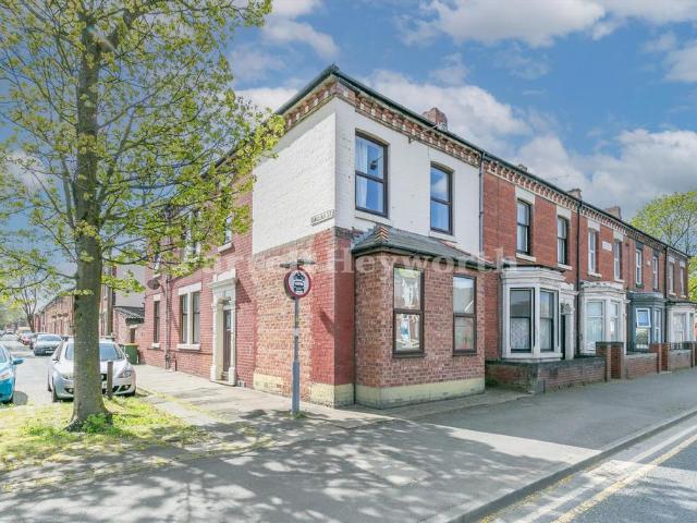 8 bedroom house for sale