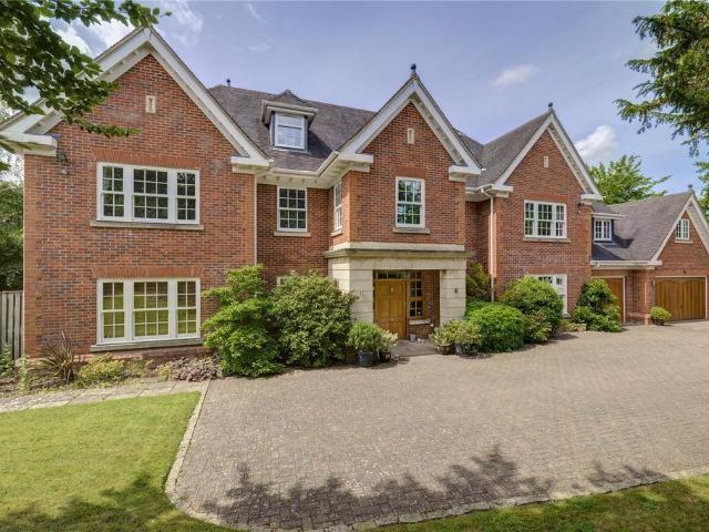 8 bedroom house for sale