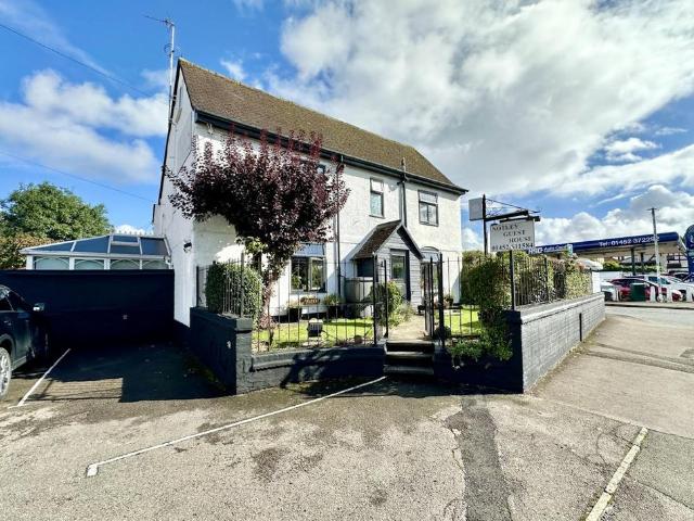 8 bedroom house for sale