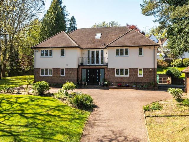 8 bedroom house for sale