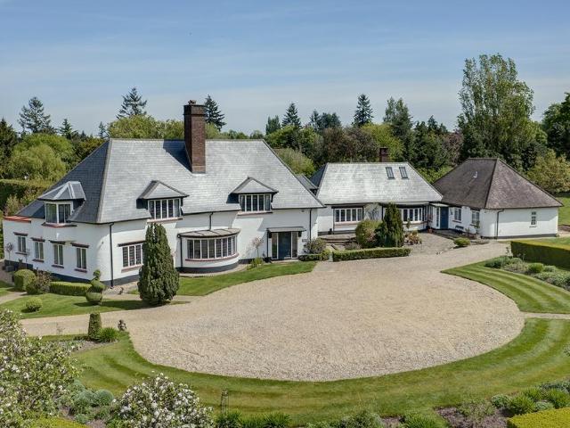 8 bedroom house for sale