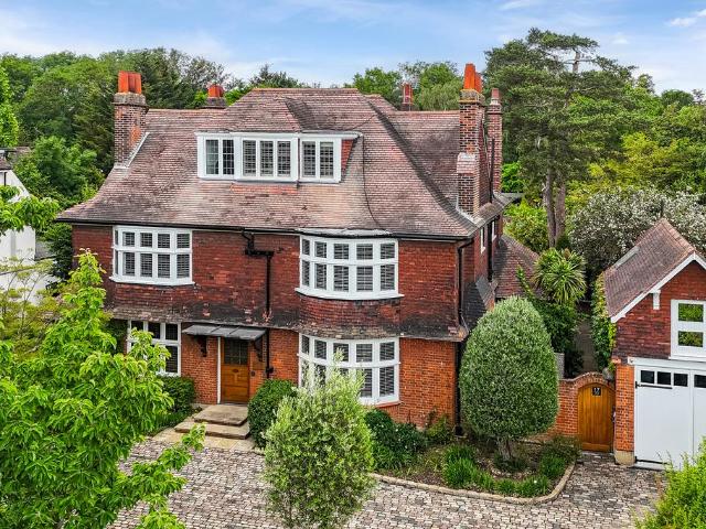 8 bedroom house for sale