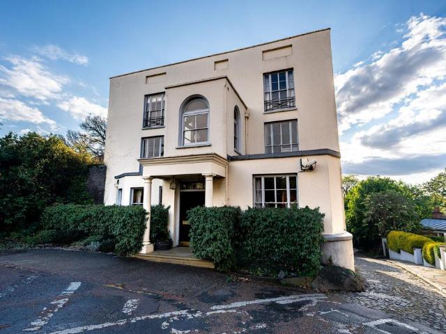 8 bedroom house for sale
