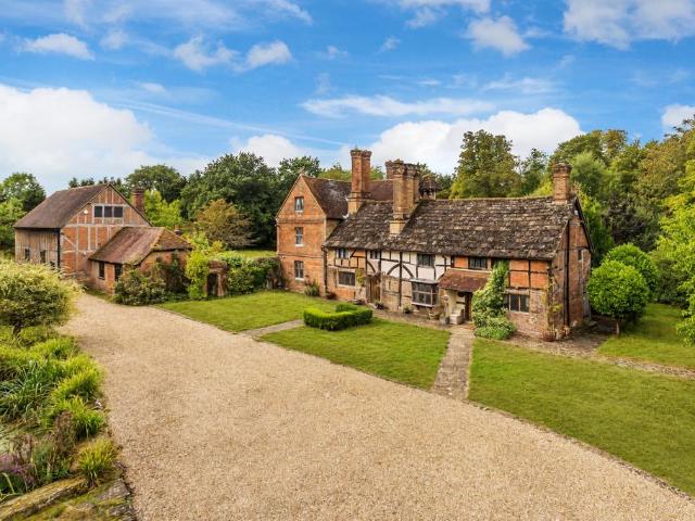 8 bedroom house for sale