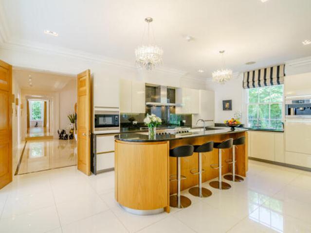 8 bedroom house for sale in Hadley Common, Hertfordshire, EN5