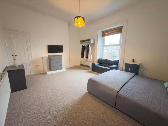 8 bedroom house of multiple occupation to rent