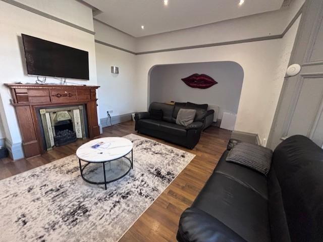 8 bedroom house of multiple occupation to rent