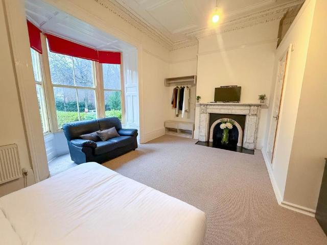 8 bedroom house of multiple occupation to rent