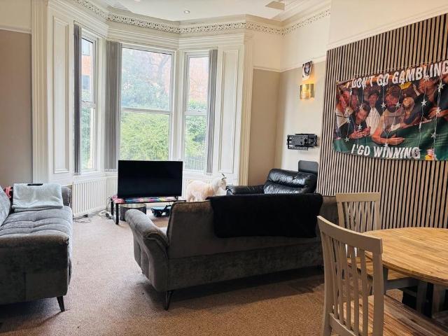 8 bedroom house of multiple occupation to rent