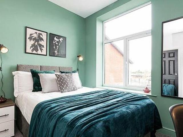 8 Bedroom House Of Multiple Occupation For Rent In Bury