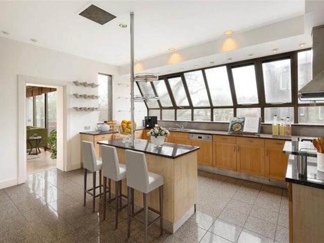 8 Bedroom House London Greater London LS100649010