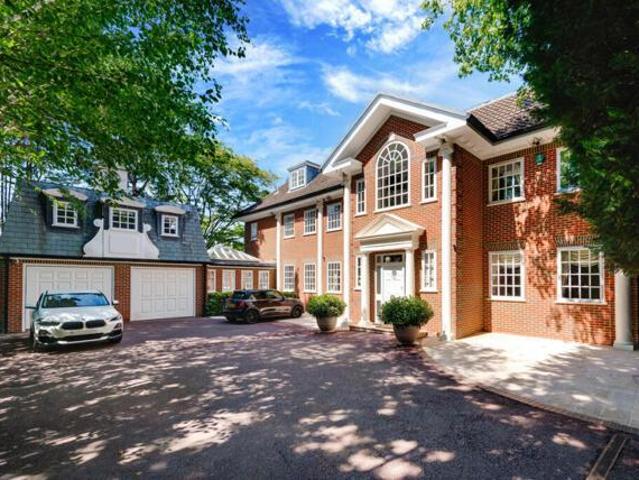 8 Bedroom House London Greater London LS101678429