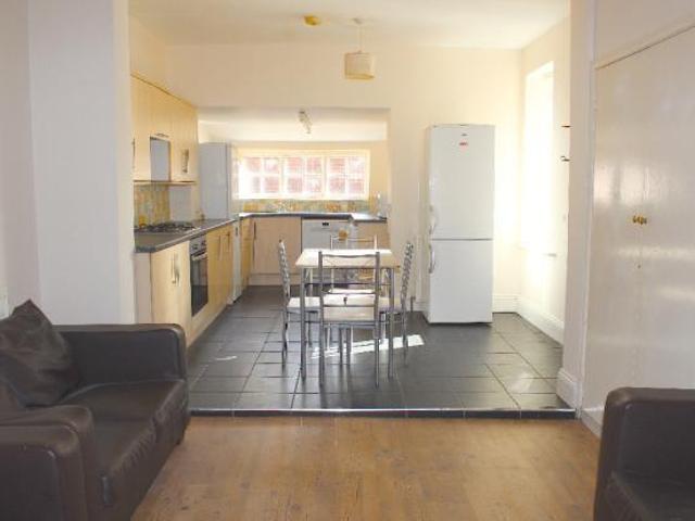 8 Bedroom House Newcastle Tyne Y Wear LS99471020