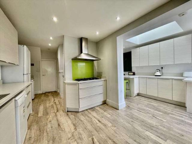 8 Bedroom House Share