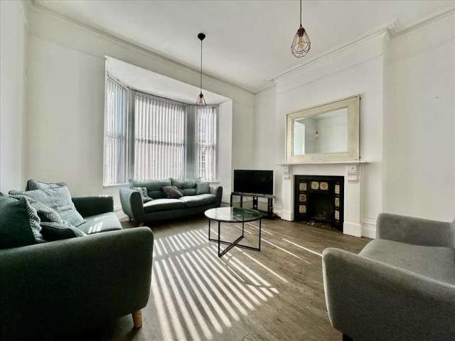 8 Bedroom House Share