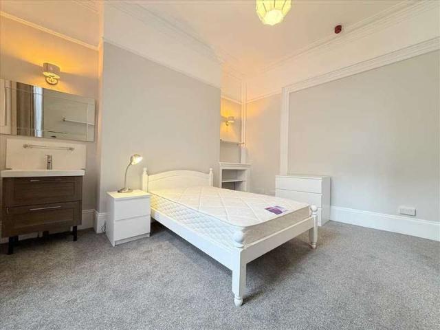 8 Bedroom House Share