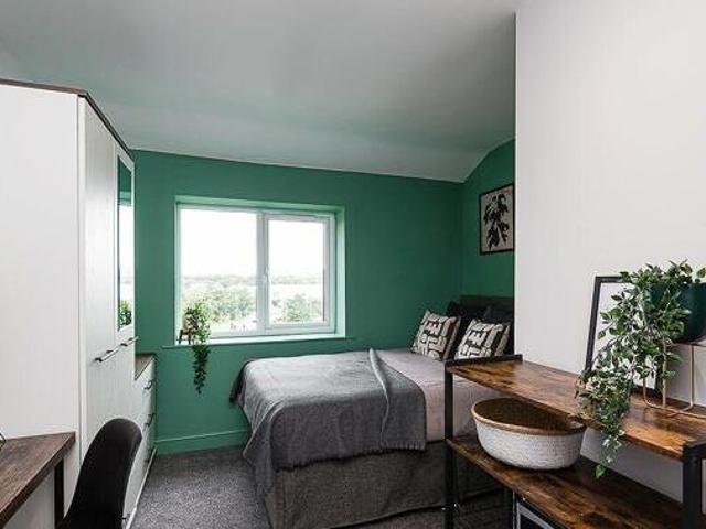8 Bedroom House Share For Rent In Bury