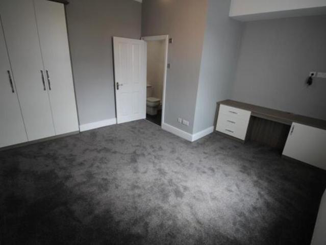 8 bedroom house share for rent in Heathfield Road, Mossley Hill, L15