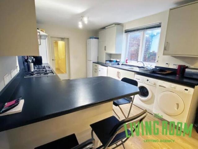 8 bedroom house share for rent in Mackintosh Place, Roath, Cardiff, CF24