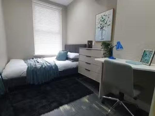 8 bedroom house share for rent in Woodcroft Road, L15
