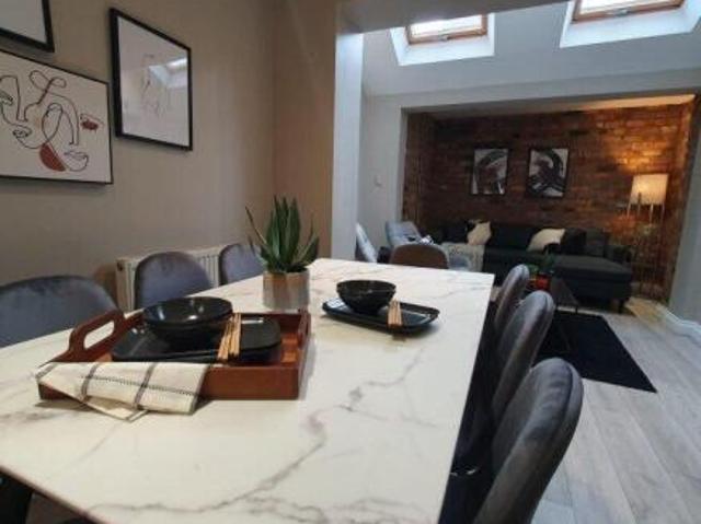 8 bedroom house share for rent in Woodcroft Road, L15