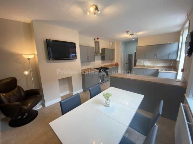 8 bedroom house share to rent