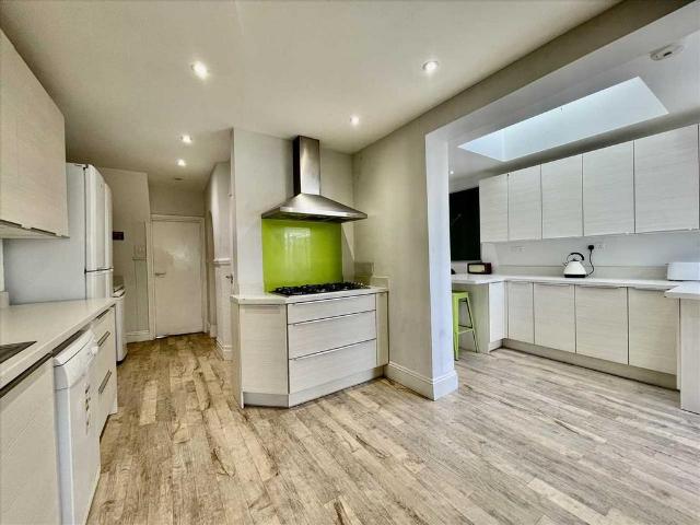 8 bedroom house share to rent