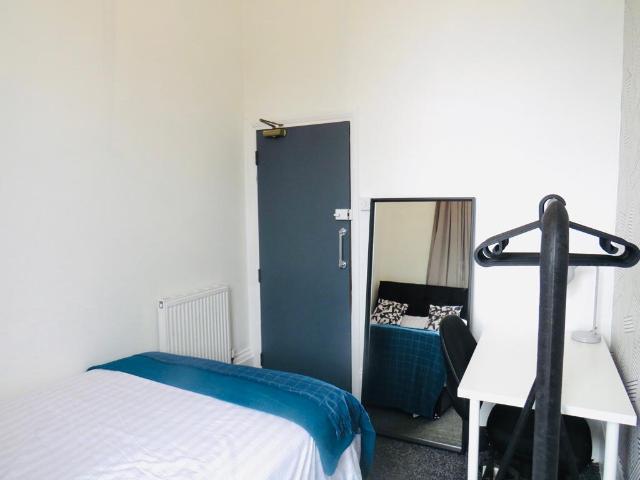 8 bedroom house share to rent