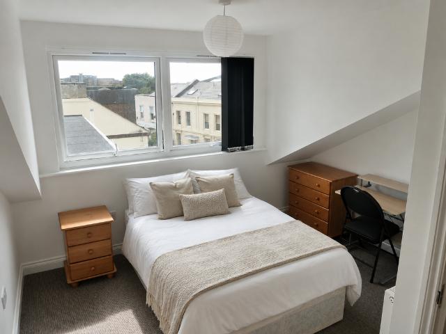 8 bedroom house share to rent