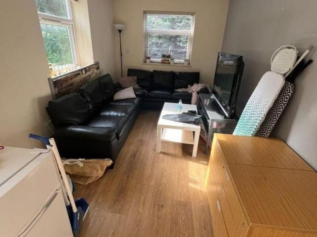 8 bedroom house share to rent
