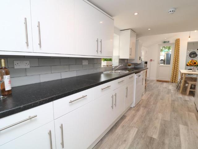 8 bedroom house share to rent