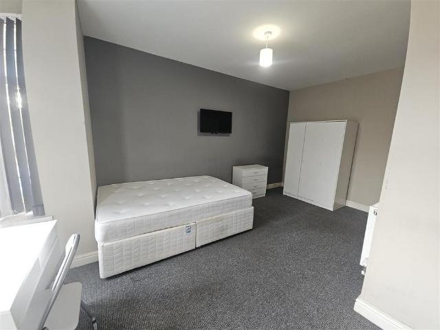 8 bedroom house share to rent
