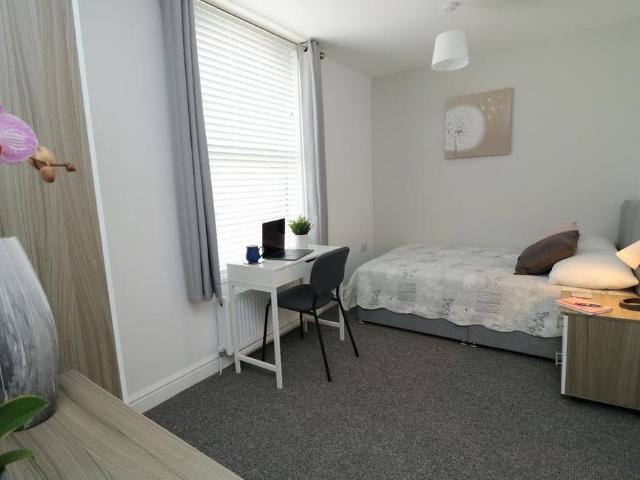 8 bedroom house share to rent