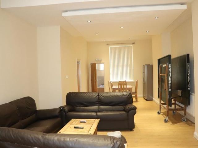 8 bedroom house share to rent
