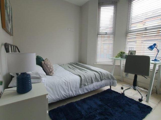 8 bedroom house share to rent