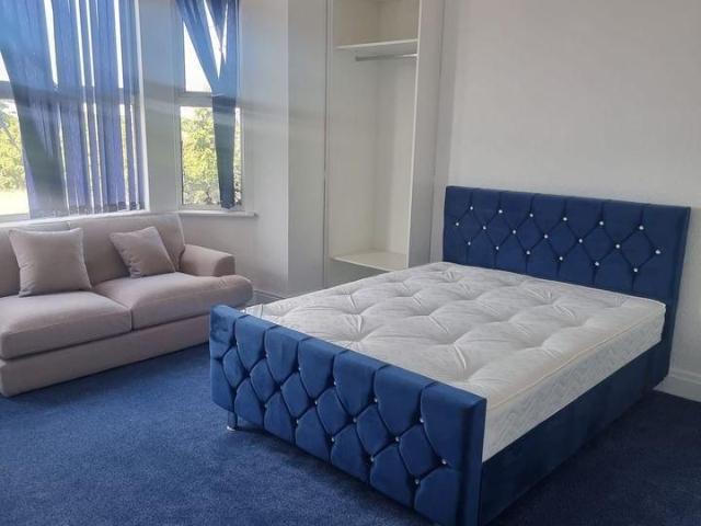 8 bedroom house share to rent