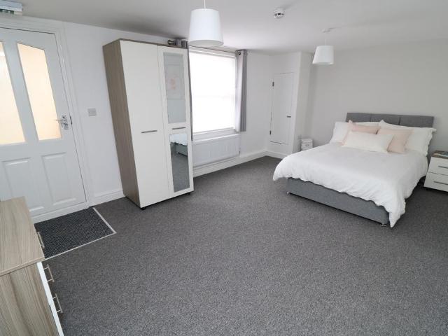 8 bedroom house share to rent